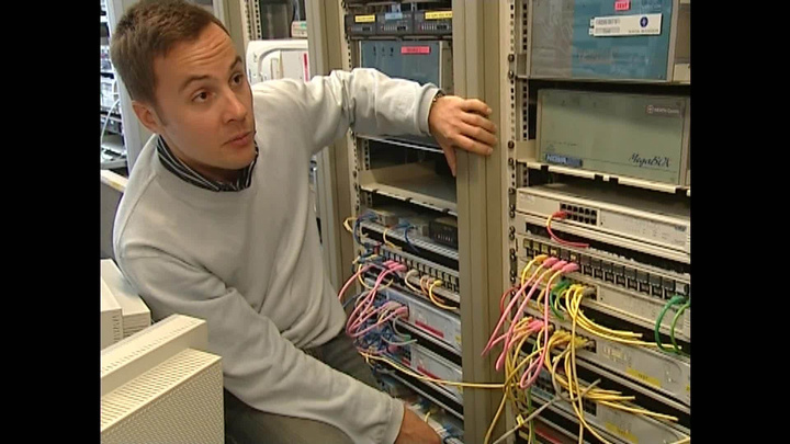 Ingénieur électronicien des systèmes de la sécurité aérienne - OnisepTV ...