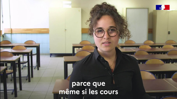 Lisa, étudiante en 1ère année du parcours Humanités du Cycle pluridisciplinaire d'études ...